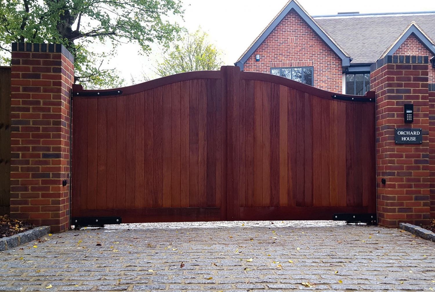 Needham Design Automatic Gates - Hertfordshire - Climate Autogates