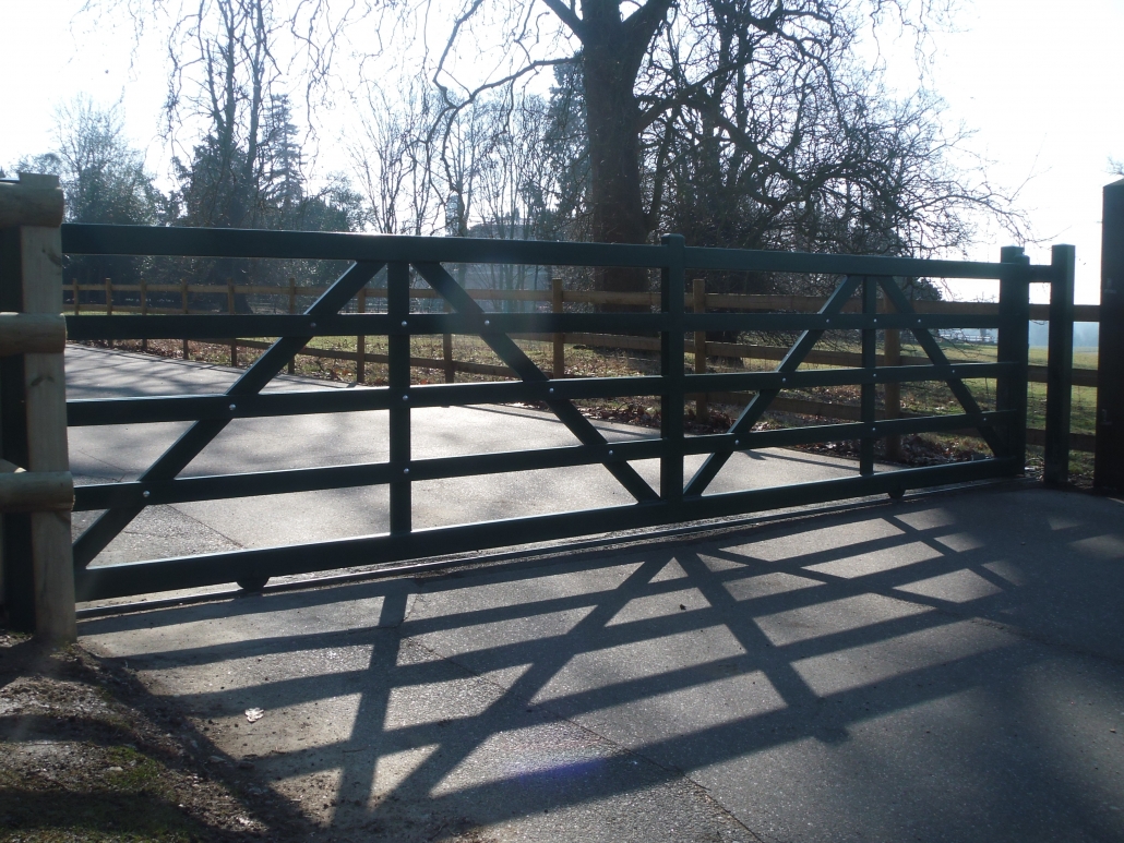 Steel Five Bar Sliding Gate - Feb 2010 Ware - Climate Autogates