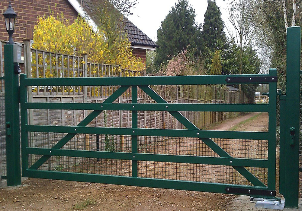 Steel Five Bar Automatic Gate - March 2011 Bedford - Climate Autogates