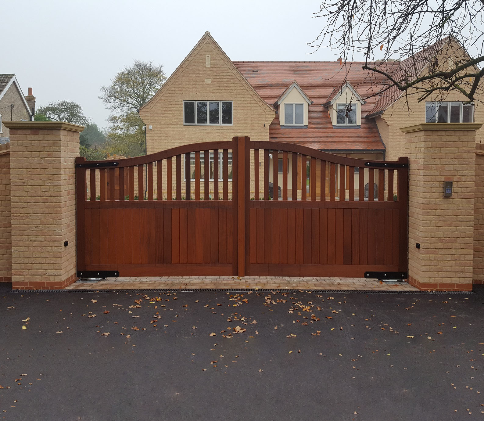Newmarket Design Gates Iroko Gates - November 2018 Cambridge - Climate ...