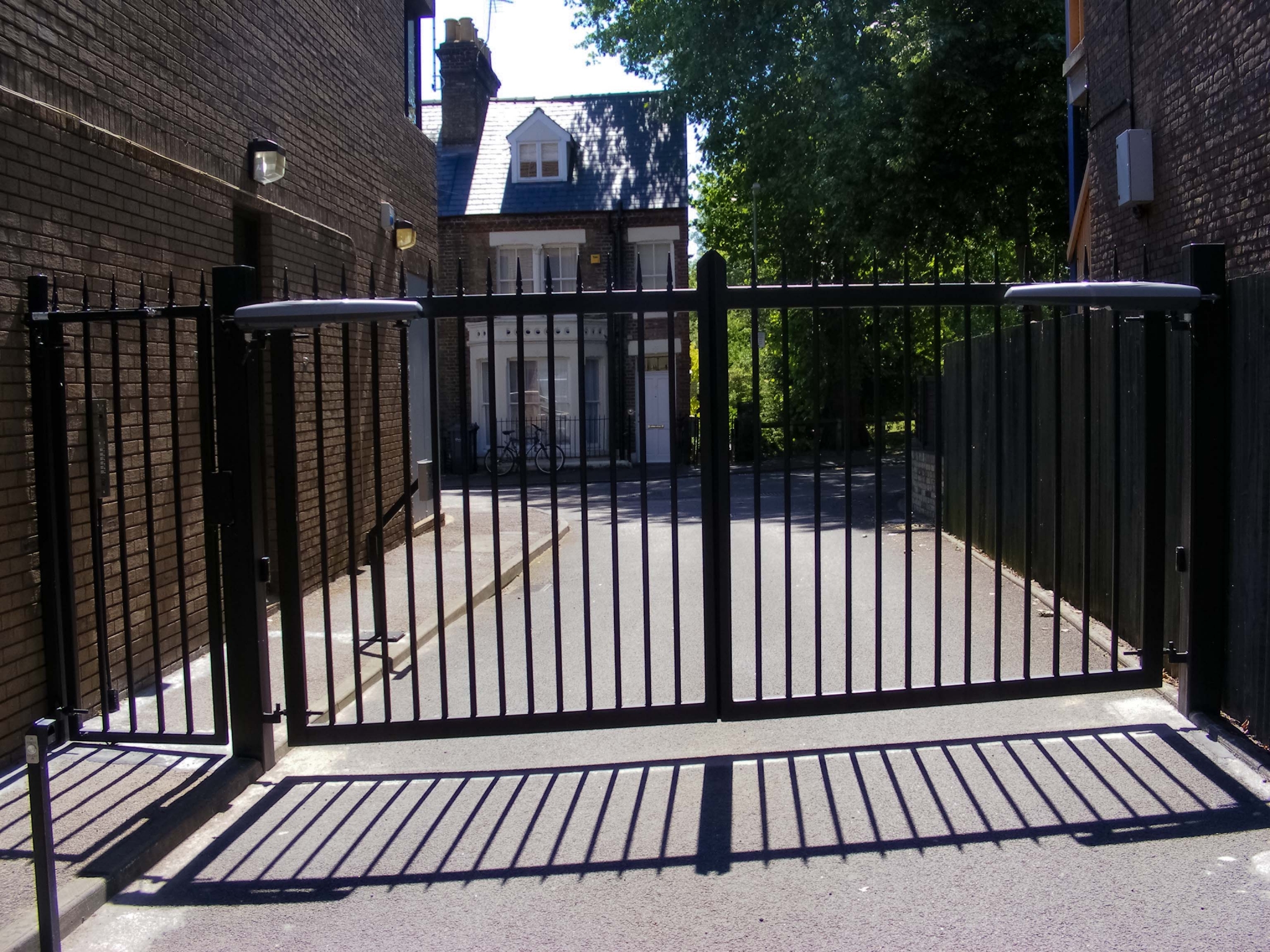 Commercial Security Gates January 2010 Cambridge - Climate Autogates