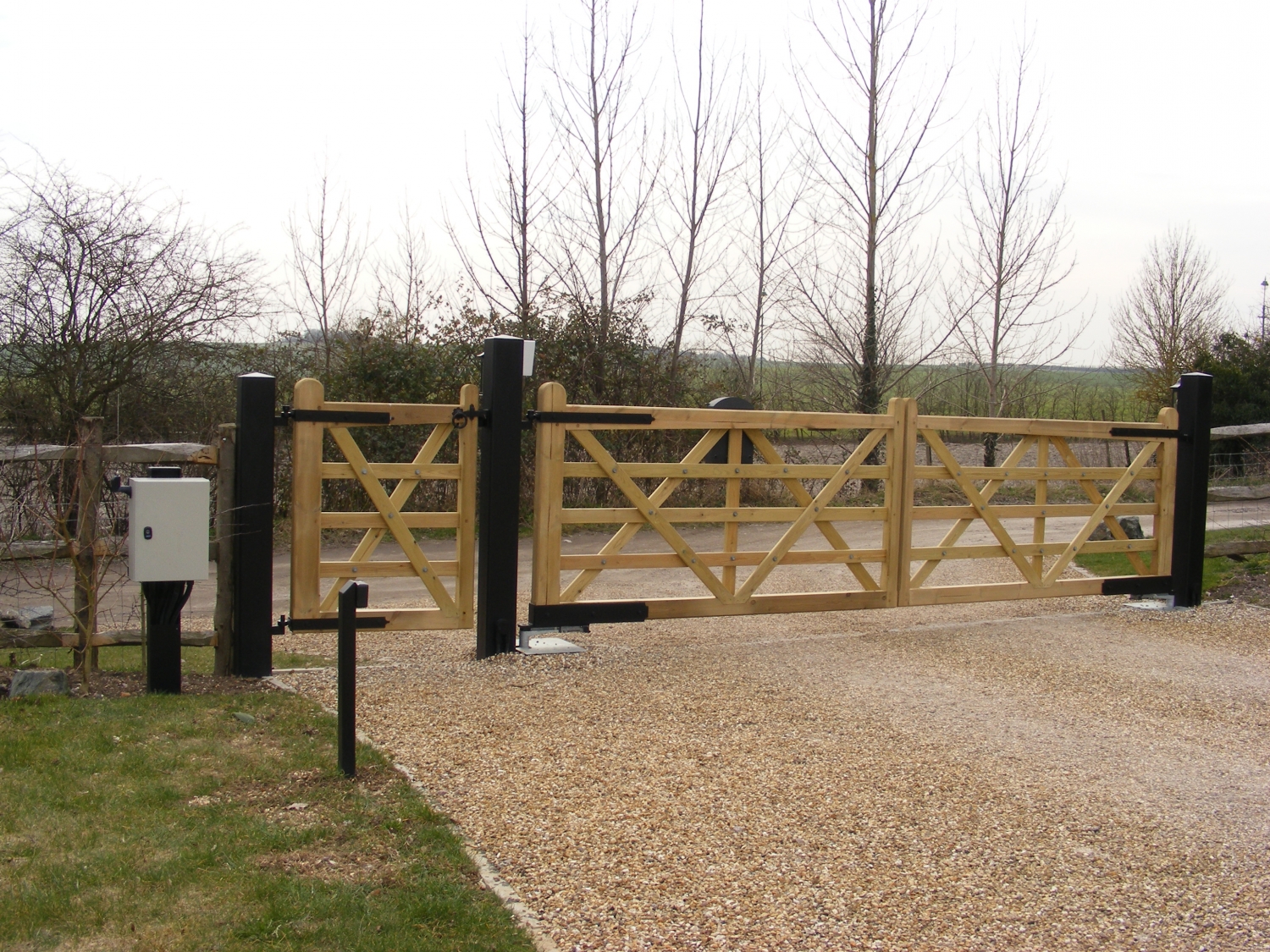 Softwood Automated Five Bar Gates November 2009 Baldock - Climate Autogates