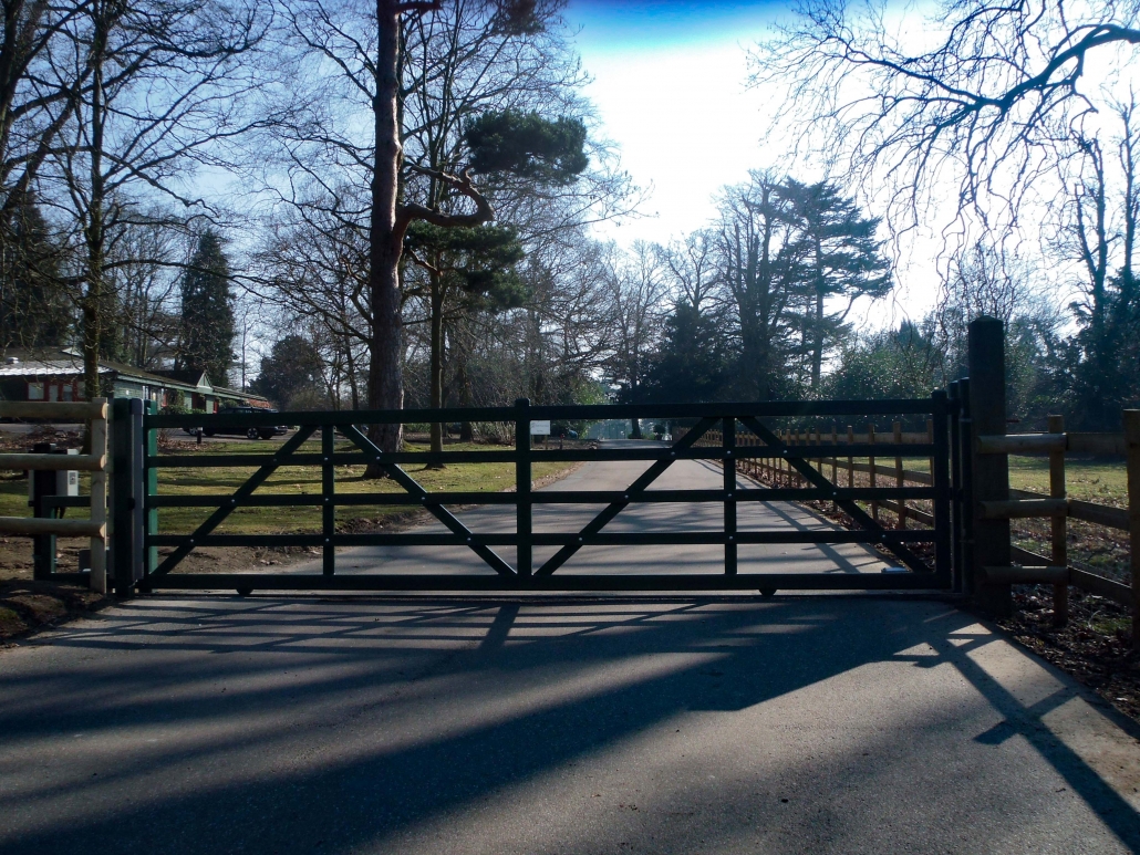 Steel Five Bar Sliding Gate - Feb 2010 Ware - Climate Autogates