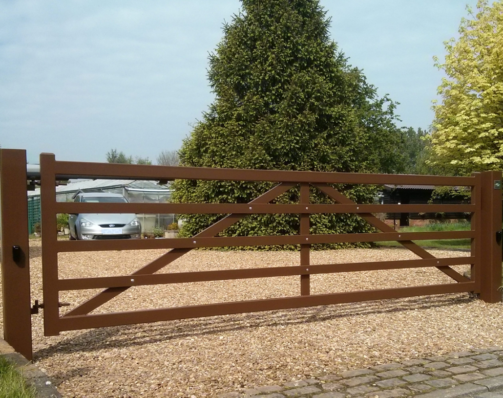 Steel Five Bar Automatic Gate - April 2014 Wyboston - Climate Autogates