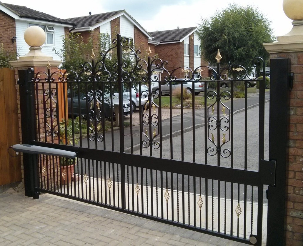 Cambridge Design Automatic Single Gate - July 2014 St Neots