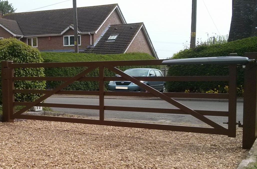Steel Five Bar Automatic Gate - April 2014 Wyboston - Climate Autogates